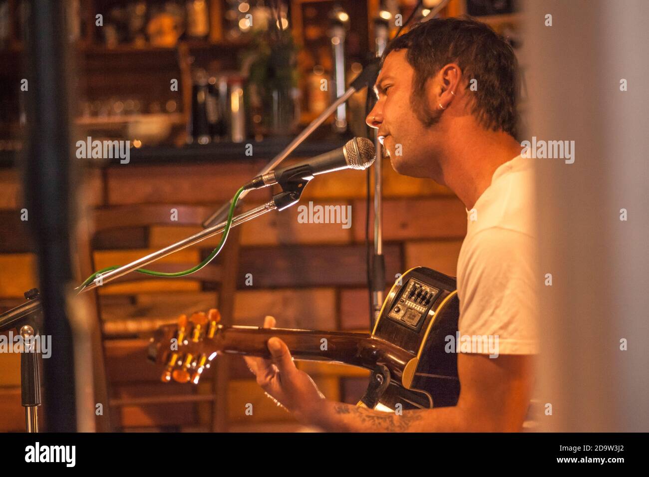 Country music singer male guitar hi-res stock photography and images ...