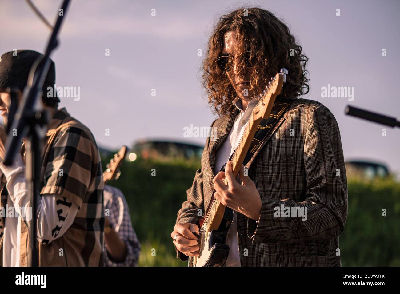 Rock singer long hair hi-res stock photography and images - Alamy