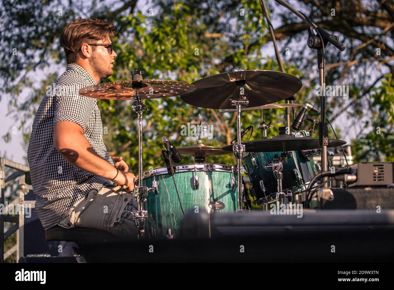 Bass drum player hi-res stock photography and images - Alamy