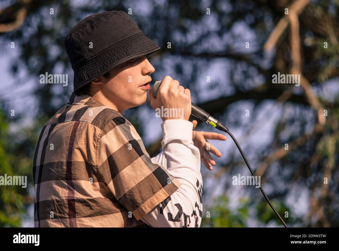 Singer performer boy band hi-res stock photography and images - Alamy