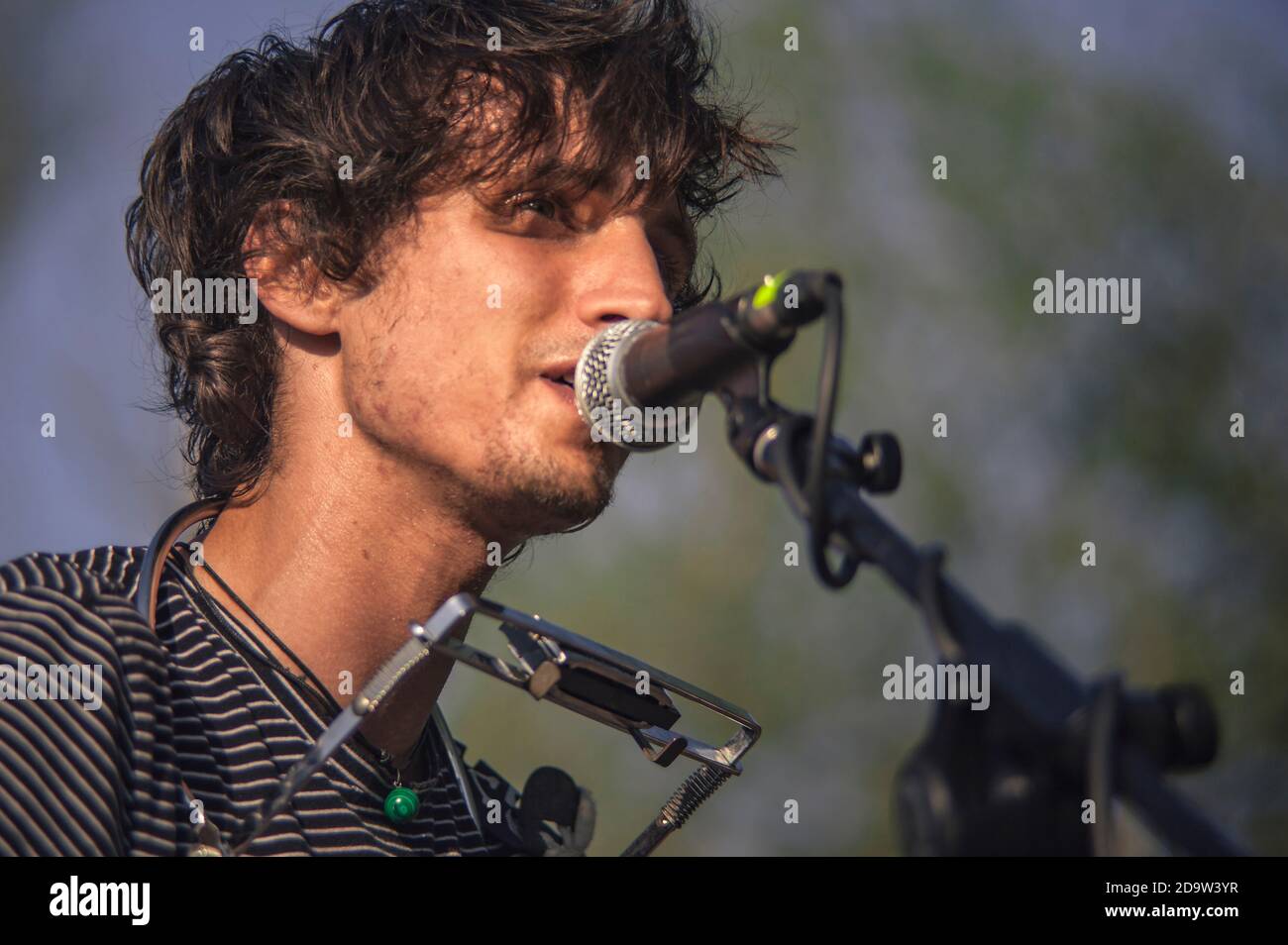 Portrait female singer live performance hi-res stock photography and ...