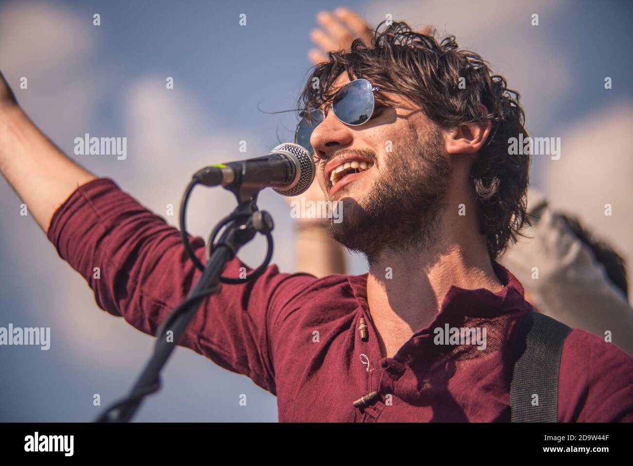 Female rocker singer hi-res stock photography and images - Alamy