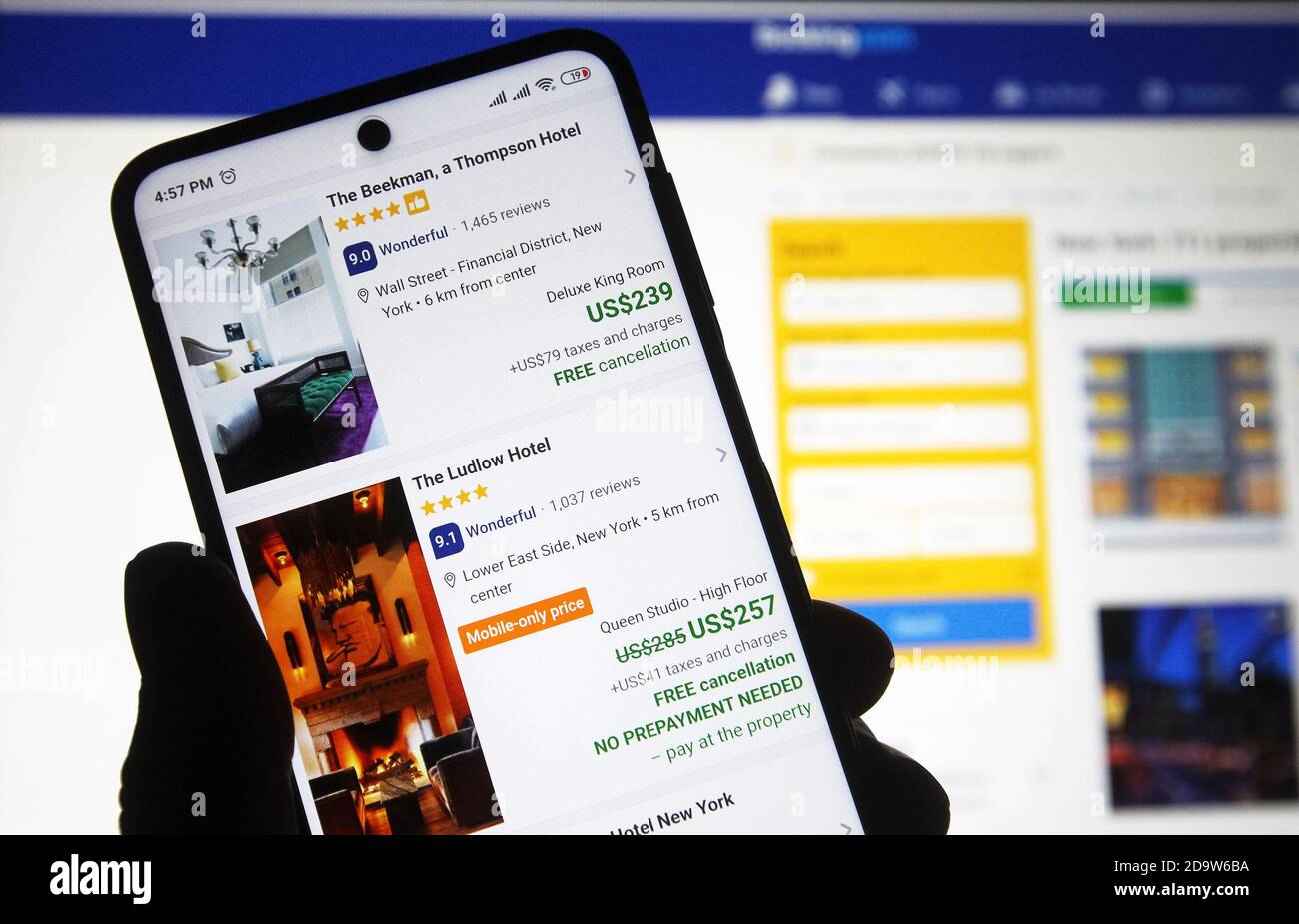 Reservations with mobile phone hi-res stock photography and images - Alamy