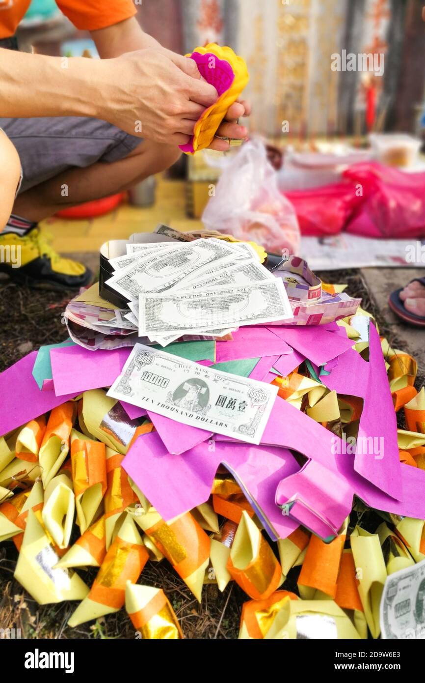 Burning joss paper ghost money hi-res stock photography and images - Alamy