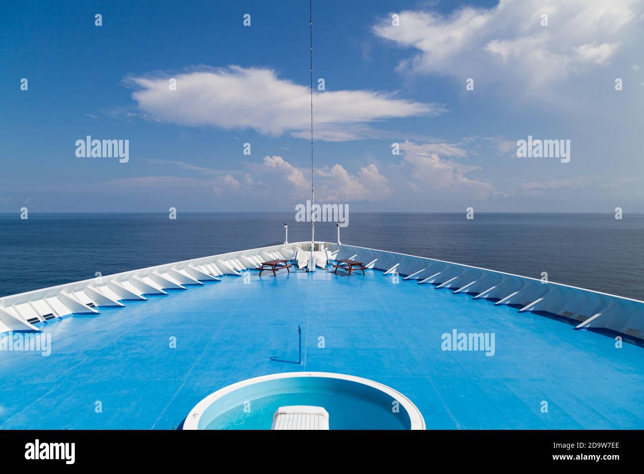 Cruise ship front view hi-res stock photography and images - Alamy
