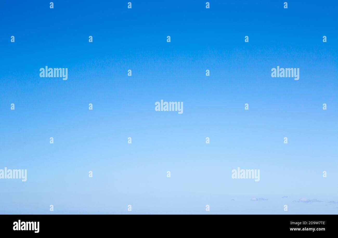 Minimal sky hi-res stock photography and images - Alamy