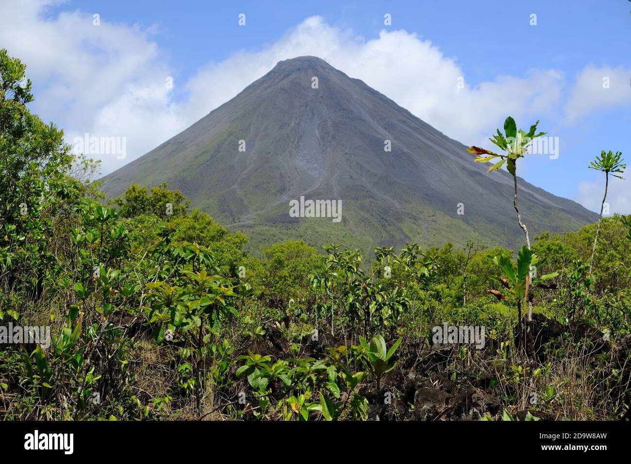 Costa Rica Arenal Volcano National Park - Arenal Volcano - Volcan ...
