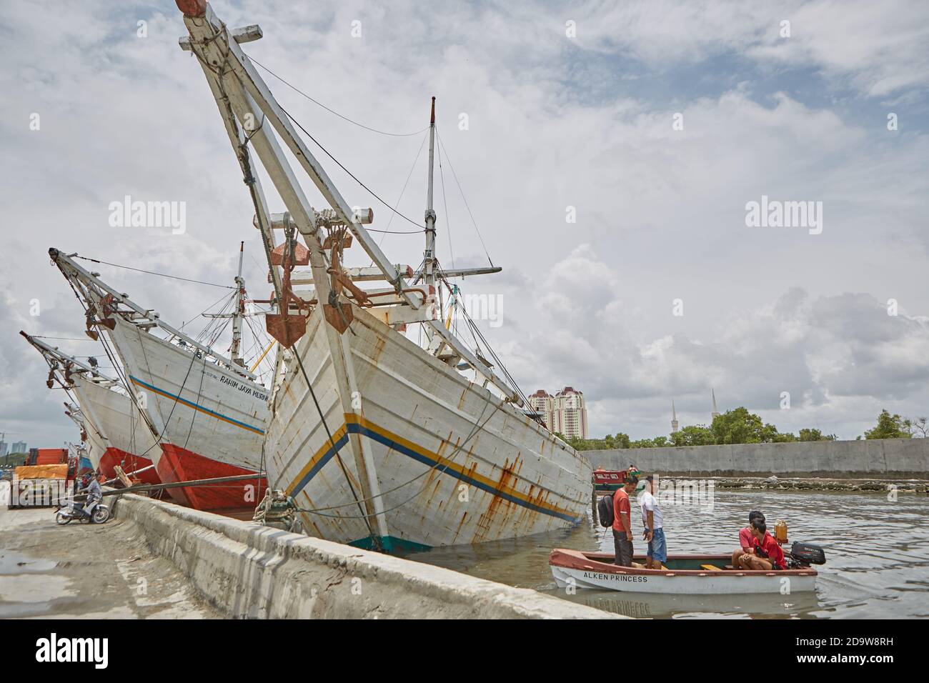Jakarta, Indonesia, March 2016. Sailors working on the traditional ...