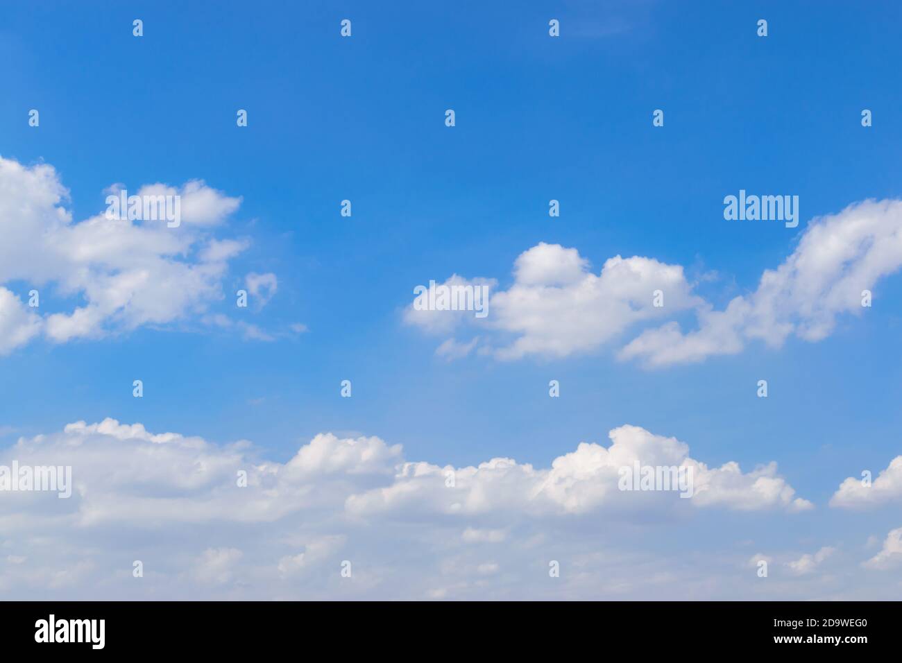 Blue sky texture clouds hi-res stock photography and images - Alamy