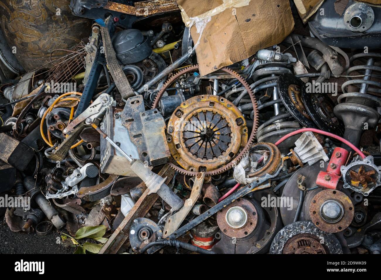 Pile of smashed cars hi-res stock photography and images - Alamy