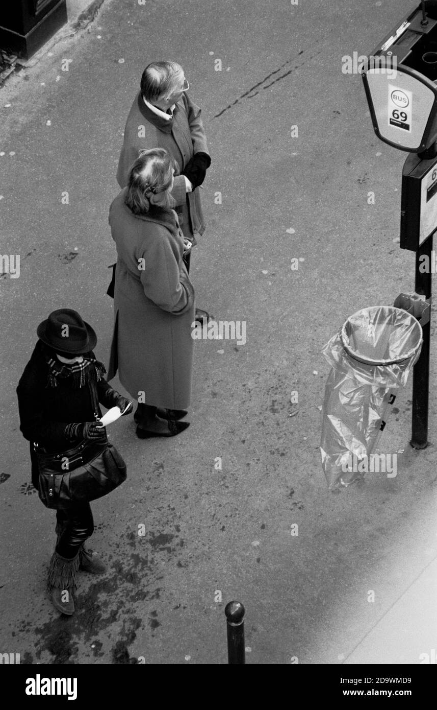 PARIS TRANSPORT - BUS STOP - PASSENGERS WAITING FOR THE BUS - PARIS ...