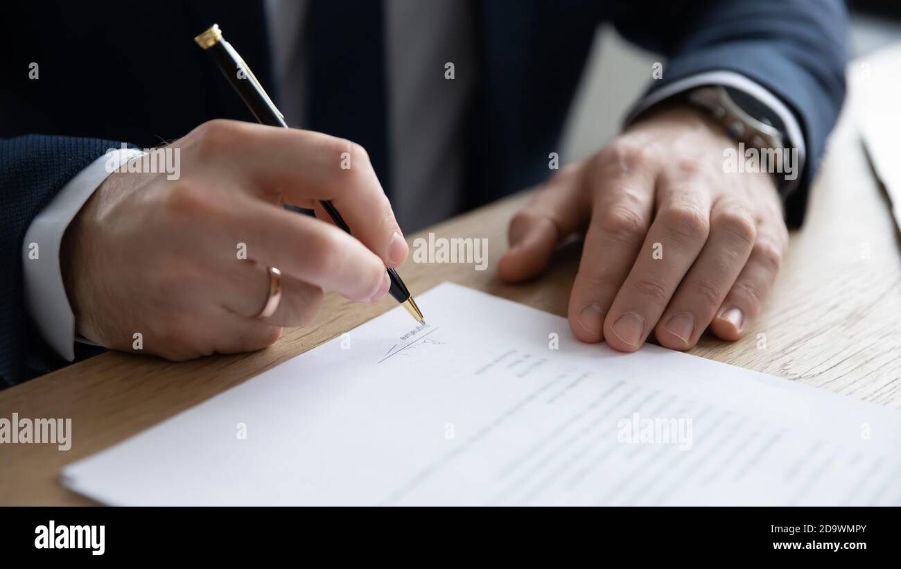 Signing paper hi-res stock photography and images - Alamy