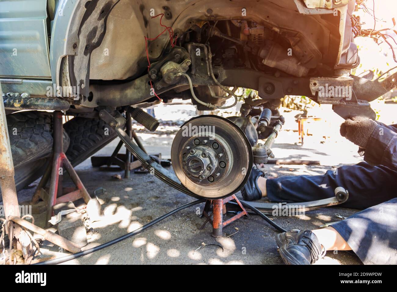 Technician are repairing the front and undercarriage crashes from the ...