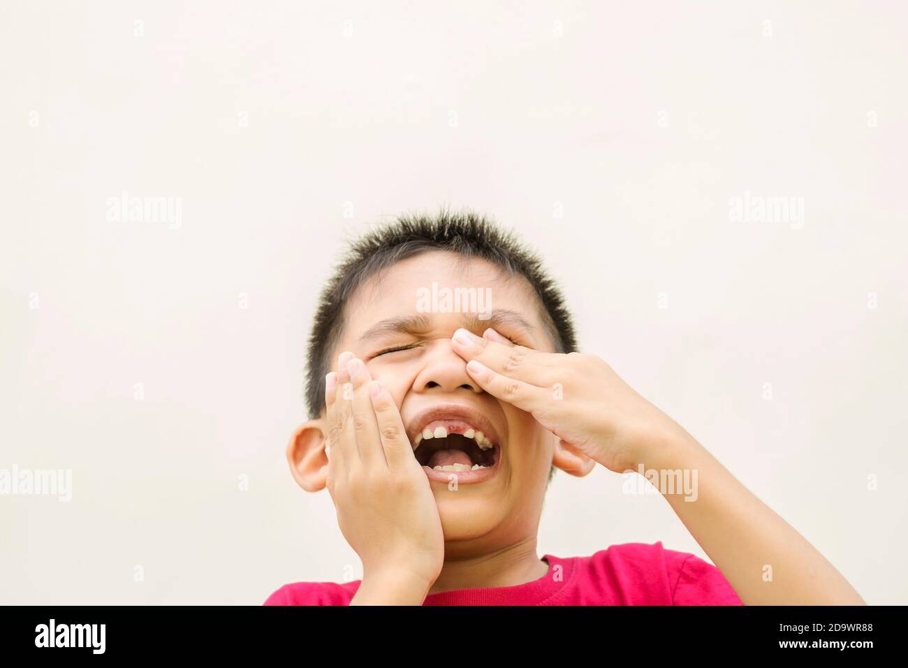 Close up in front of a boy singing in pain because of toothache Stock ...