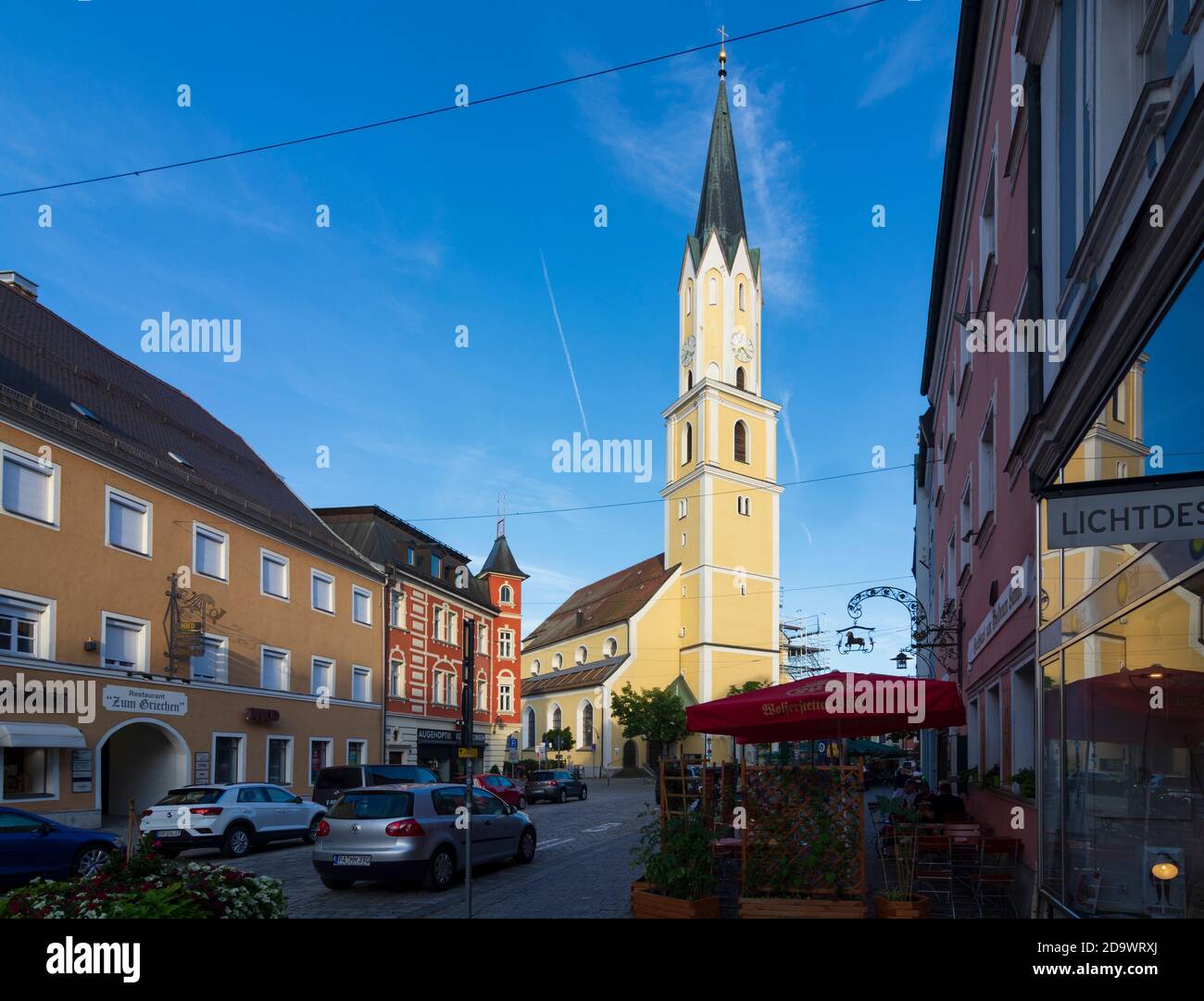 Vilshofen an der Donau: church St. Johannes der Täufer, square ...