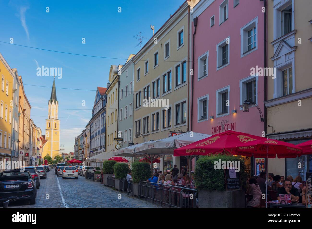 Vilshofen an der Donau: church St. Johannes der Täufer, square ...