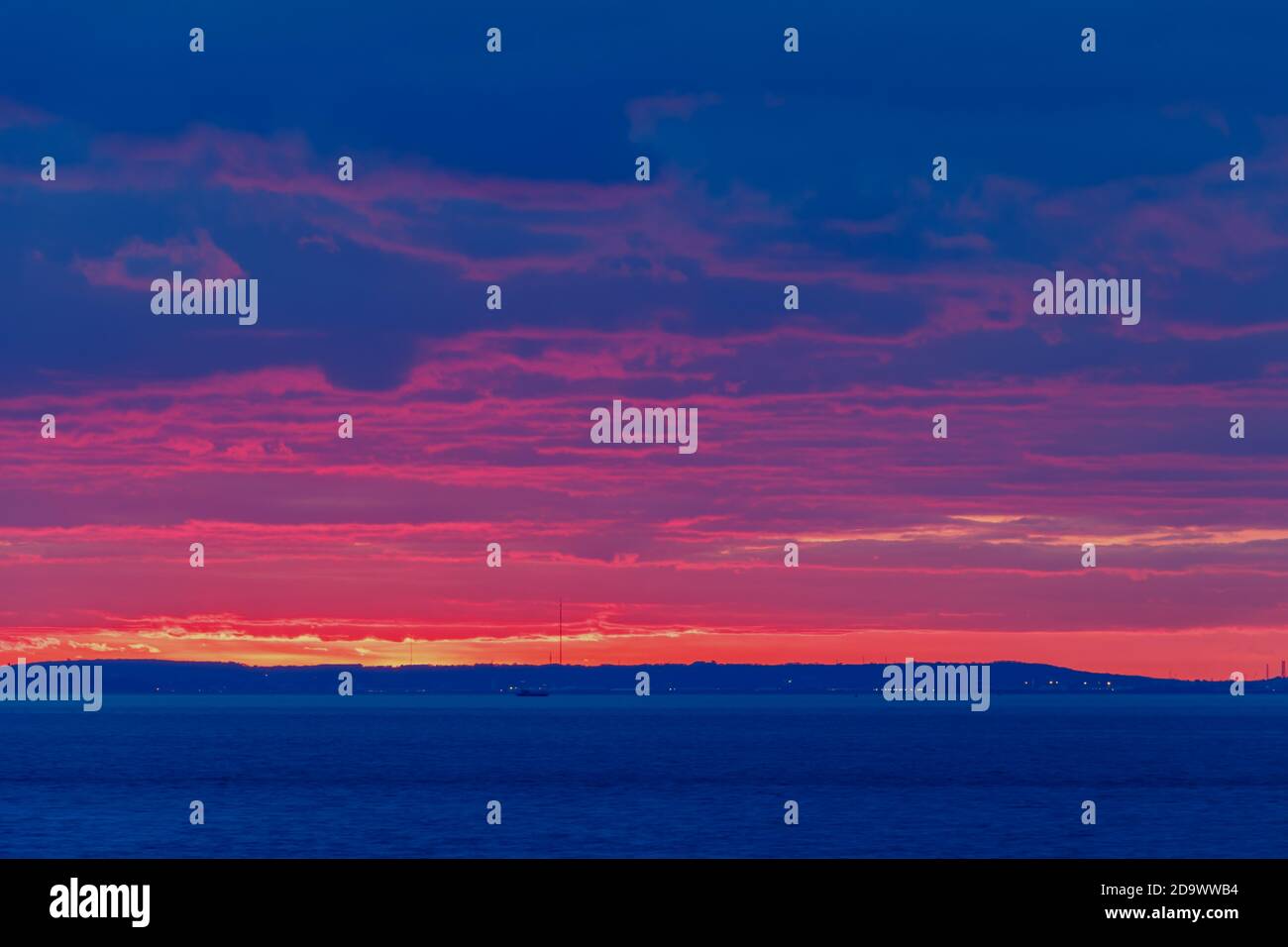 Daylight setting hi-res stock photography and images - Alamy