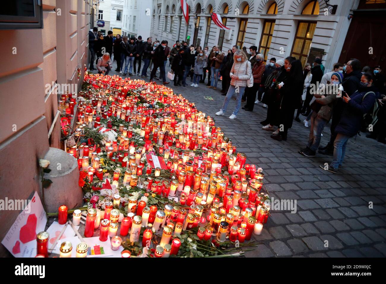 IS terrorist attack in Vienna: Sea of lights for the victims Vienna ...