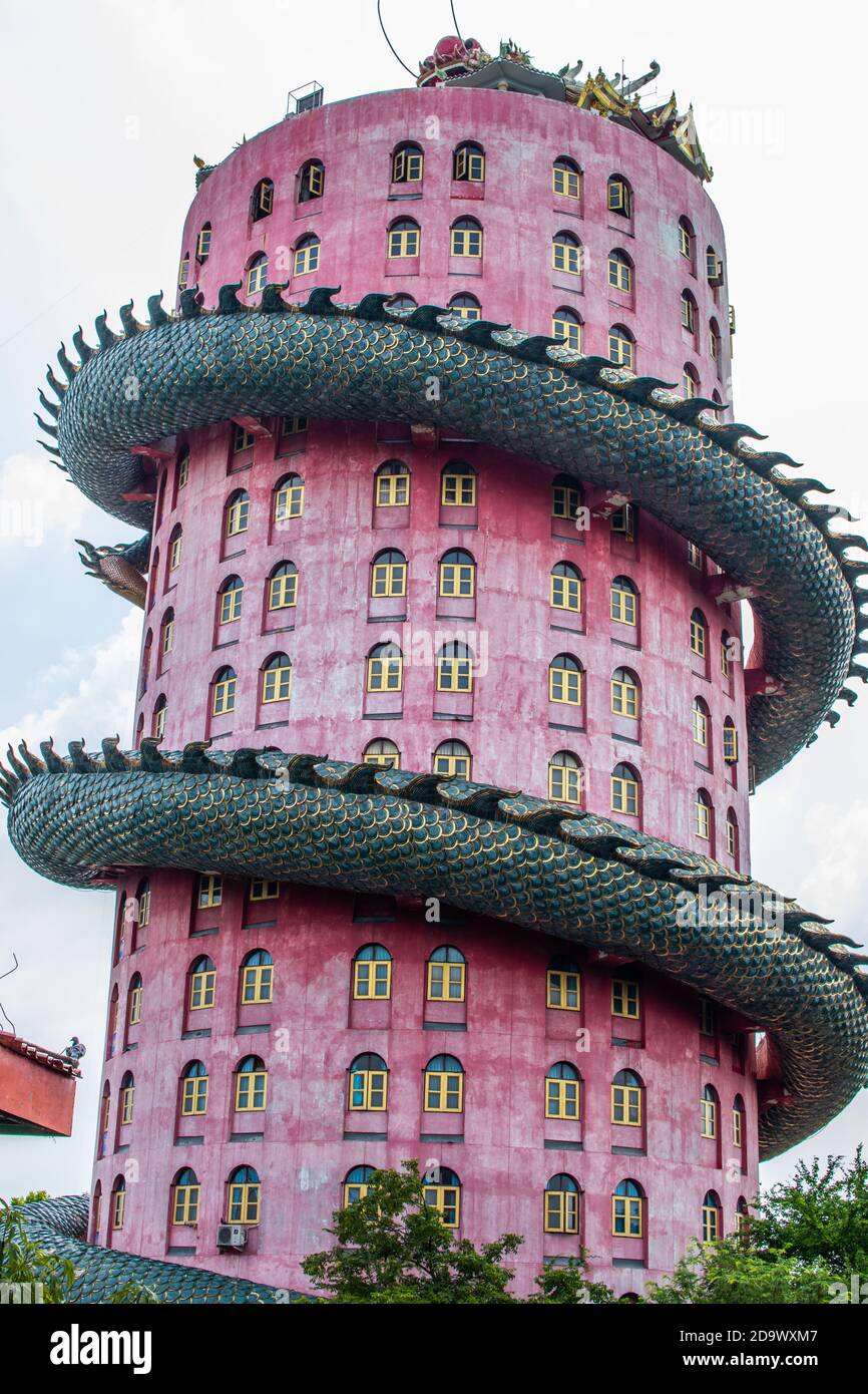 Wat Samphran Dragon temple in Nakhon Pathom Stock Photo - Alamy