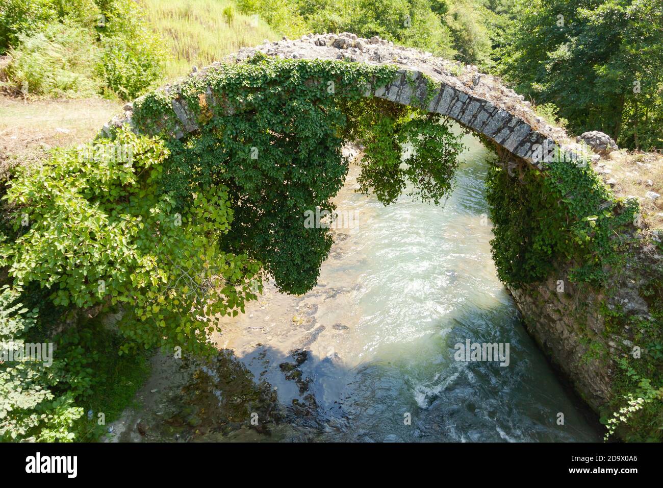Semicircular stone arch bridge hi-res stock photography and images - Alamy