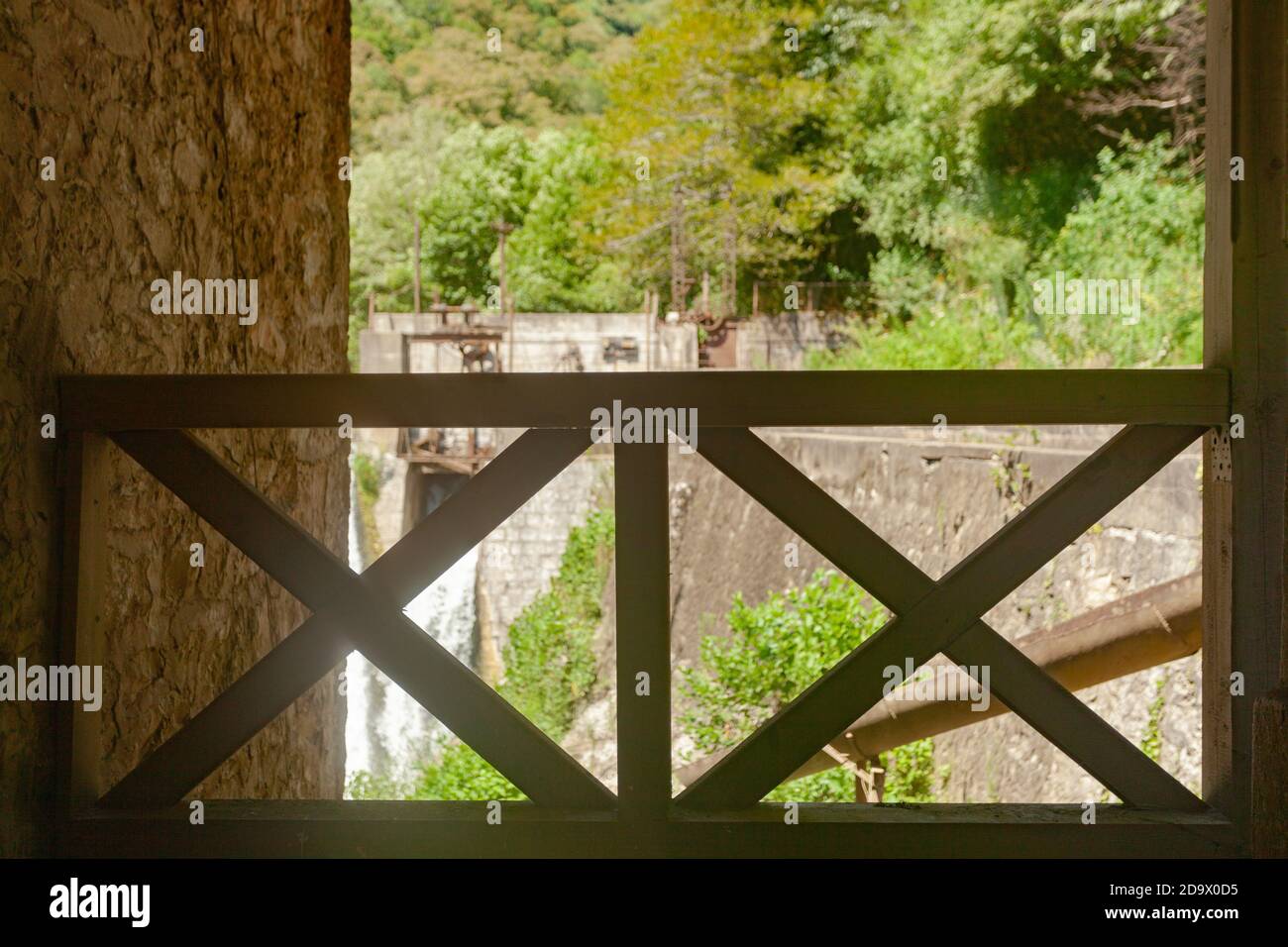 Rustic wooden railing hi-res stock photography and images - Alamy