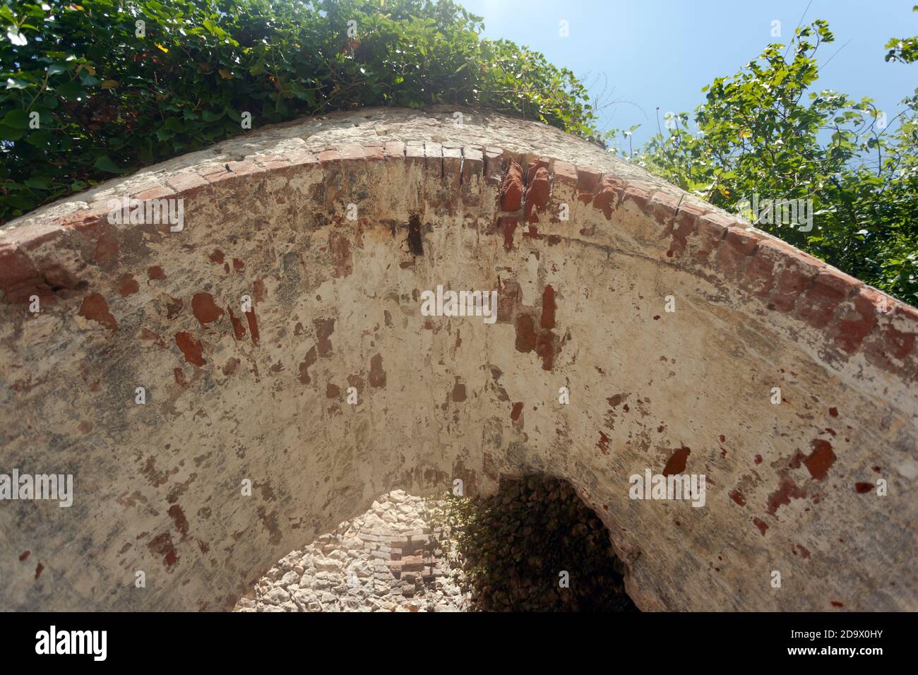 Red brick arch Stock Photo - Alamy