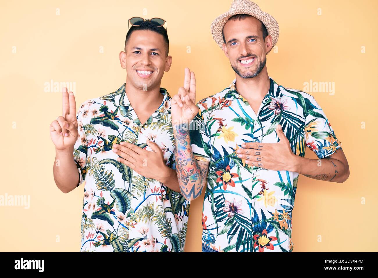 Two fingers swearing hi-res stock photography and images - Alamy