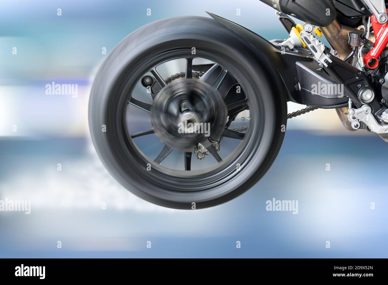 Test the rotation of the wheel and the burning of a motorcycle tire ...
