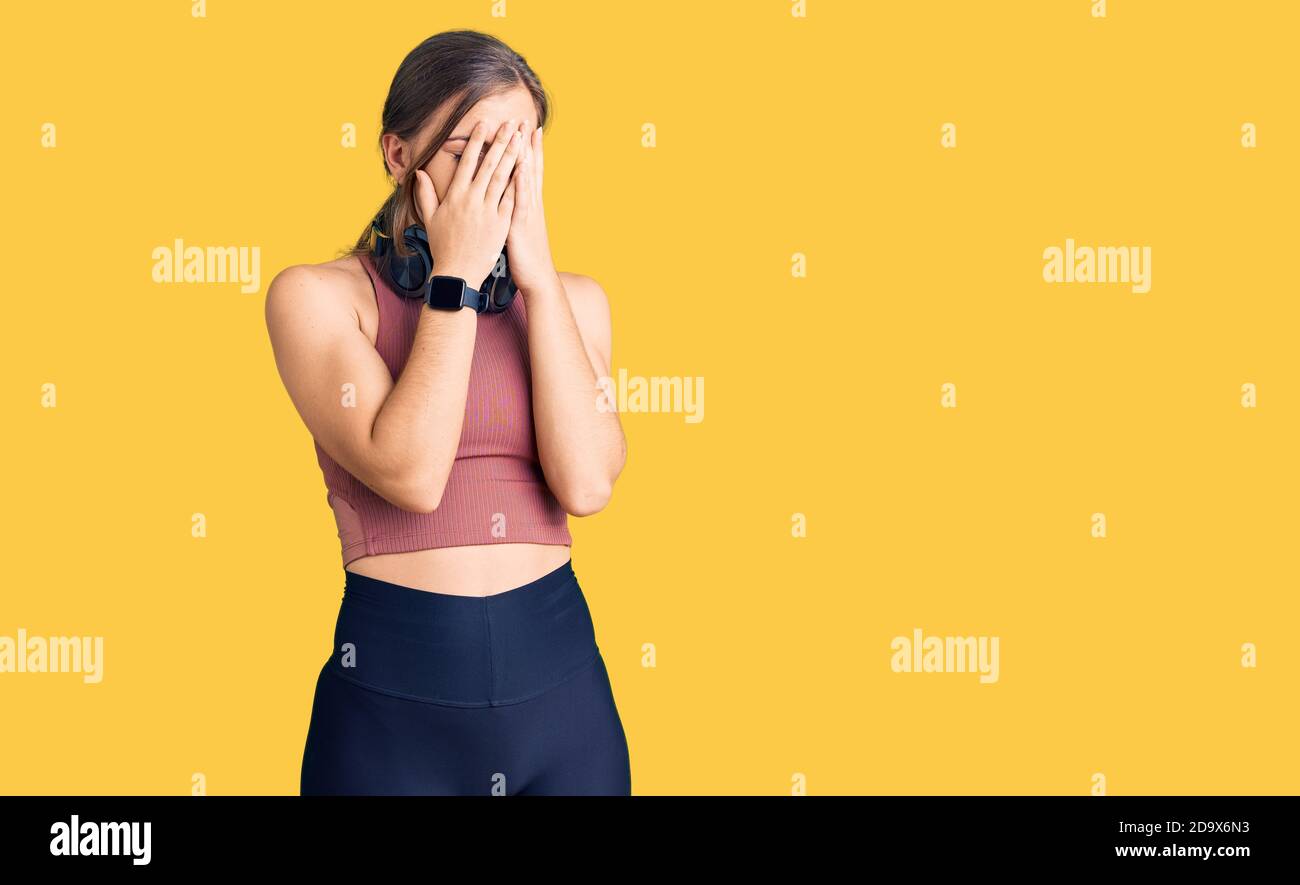 Beautiful caucasian young woman wearing gym clothes and using ...