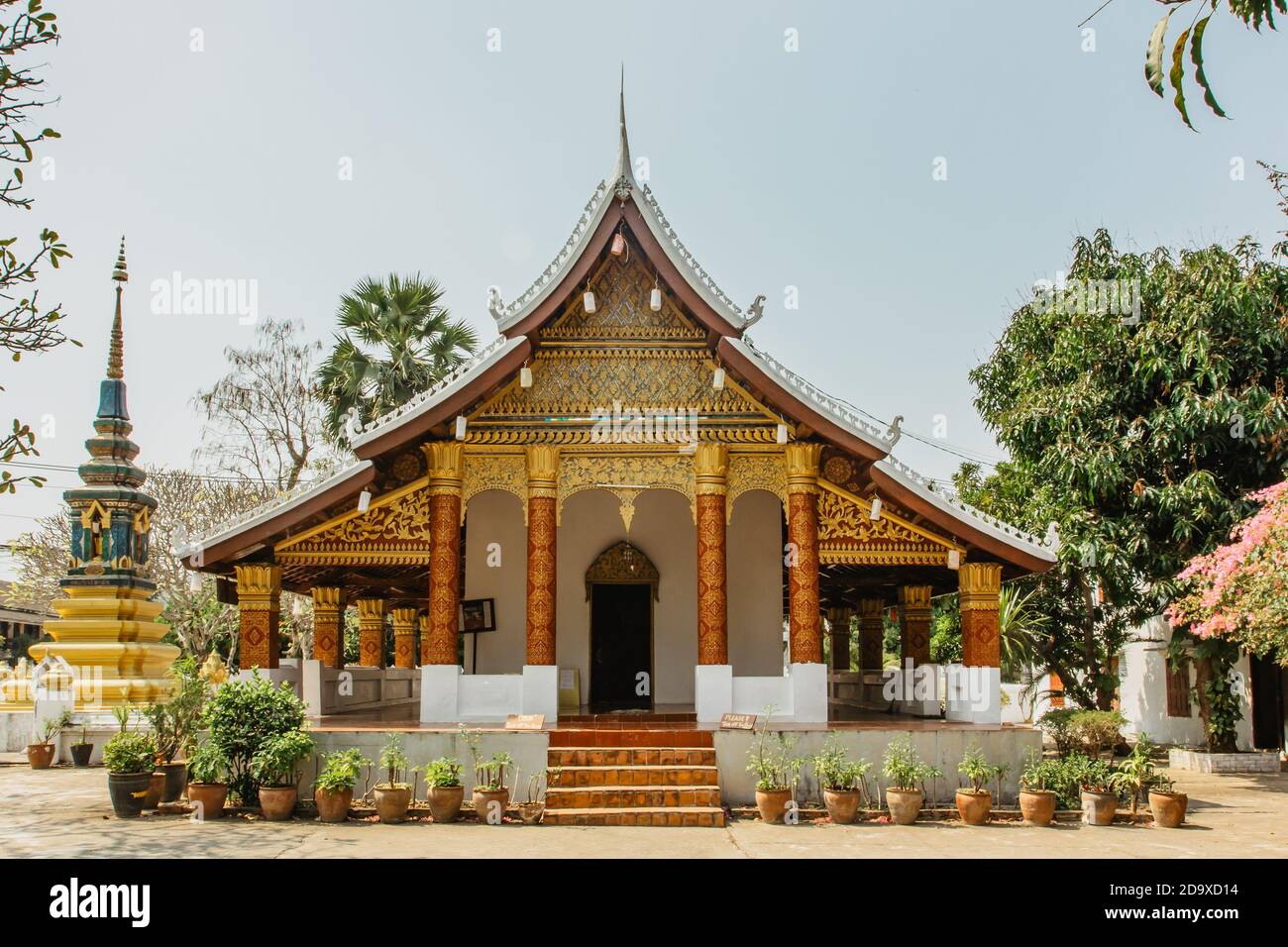 Classic temple hi-res stock photography and images - Alamy