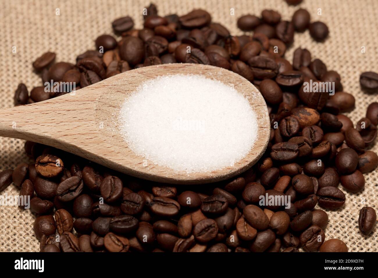 Dark brown raffia pile hi-res stock photography and images - Alamy