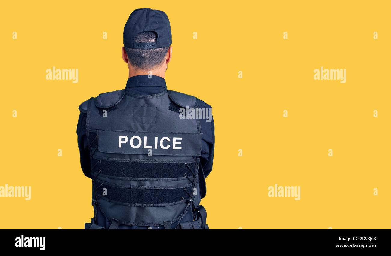 Police arms crossed hi-res stock photography and images - Alamy