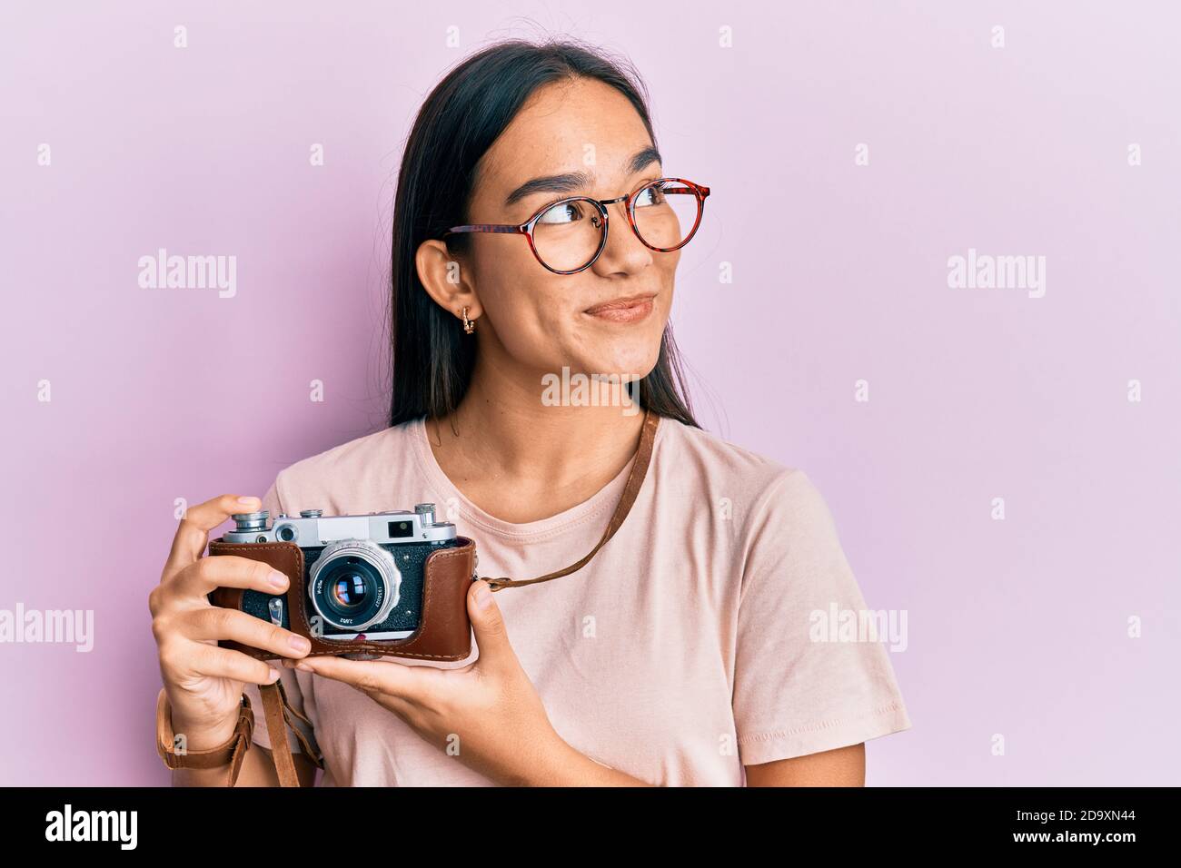 Woman staring at photographer hi-res stock photography and images - Alamy