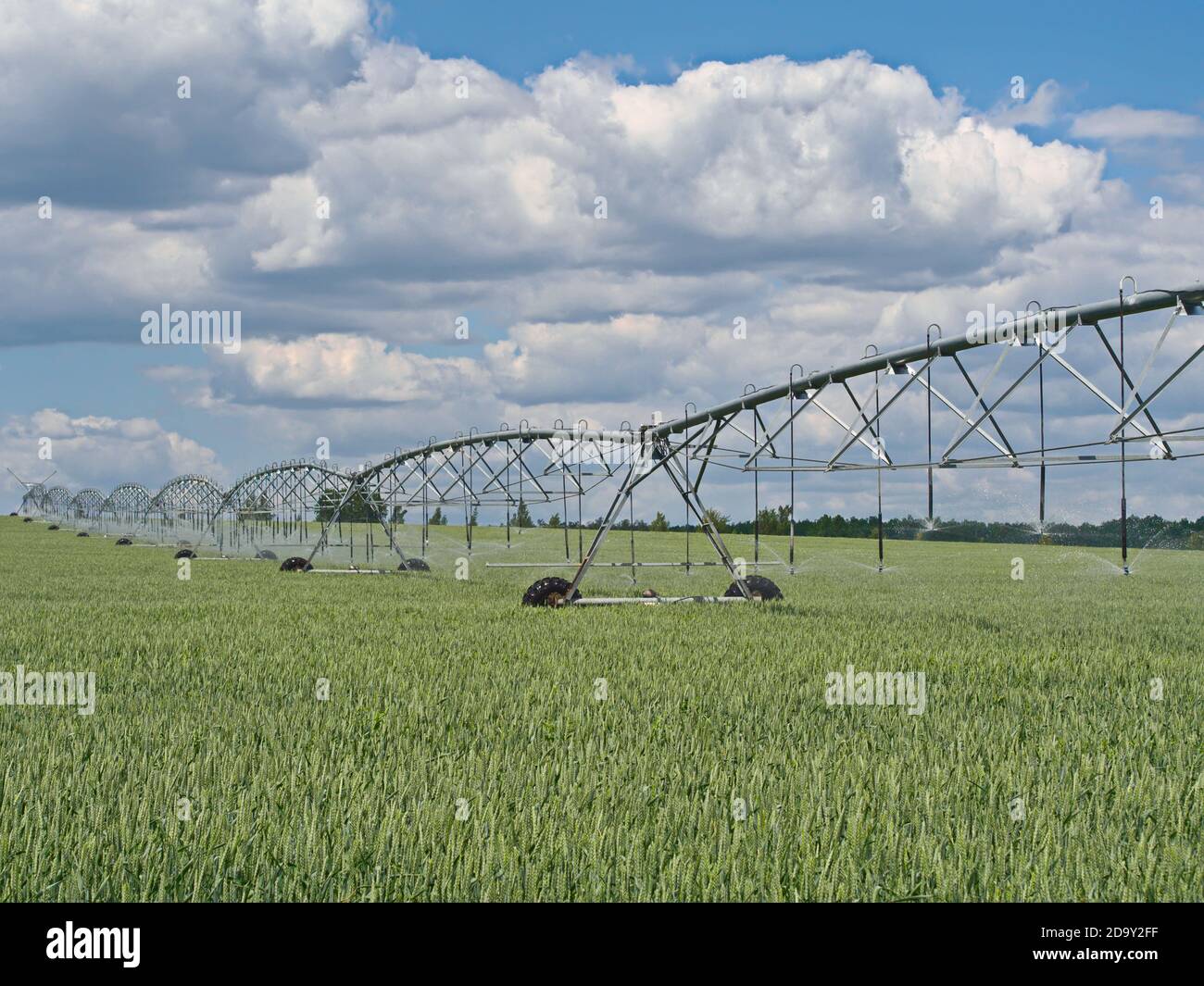 Center pivot irrigation system in the farm field Stock Photo - Alamy