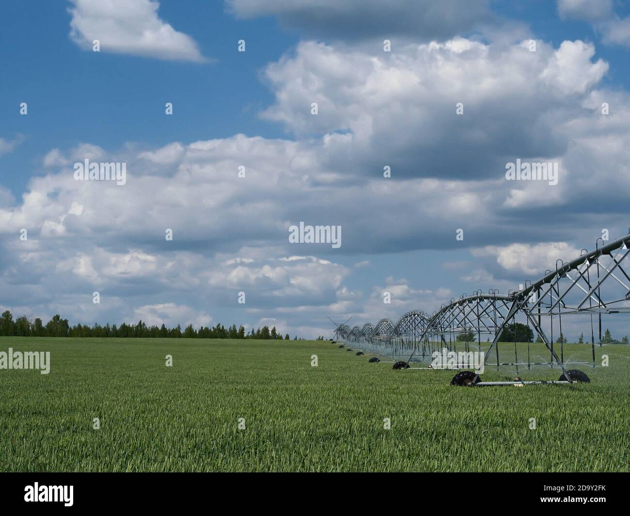 Center pivot irrigation system in the farm field Stock Photo - Alamy