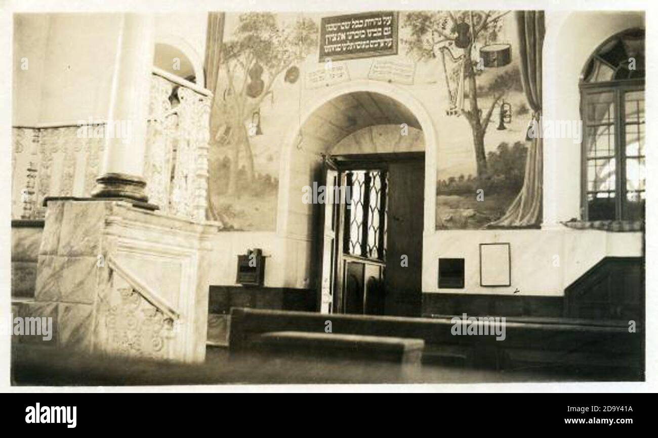 Black and white synagogue hi-res stock photography and images - Alamy