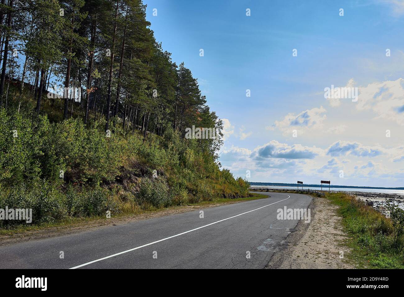 Asphalt road running along the White sea coast Stock Photo - Alamy