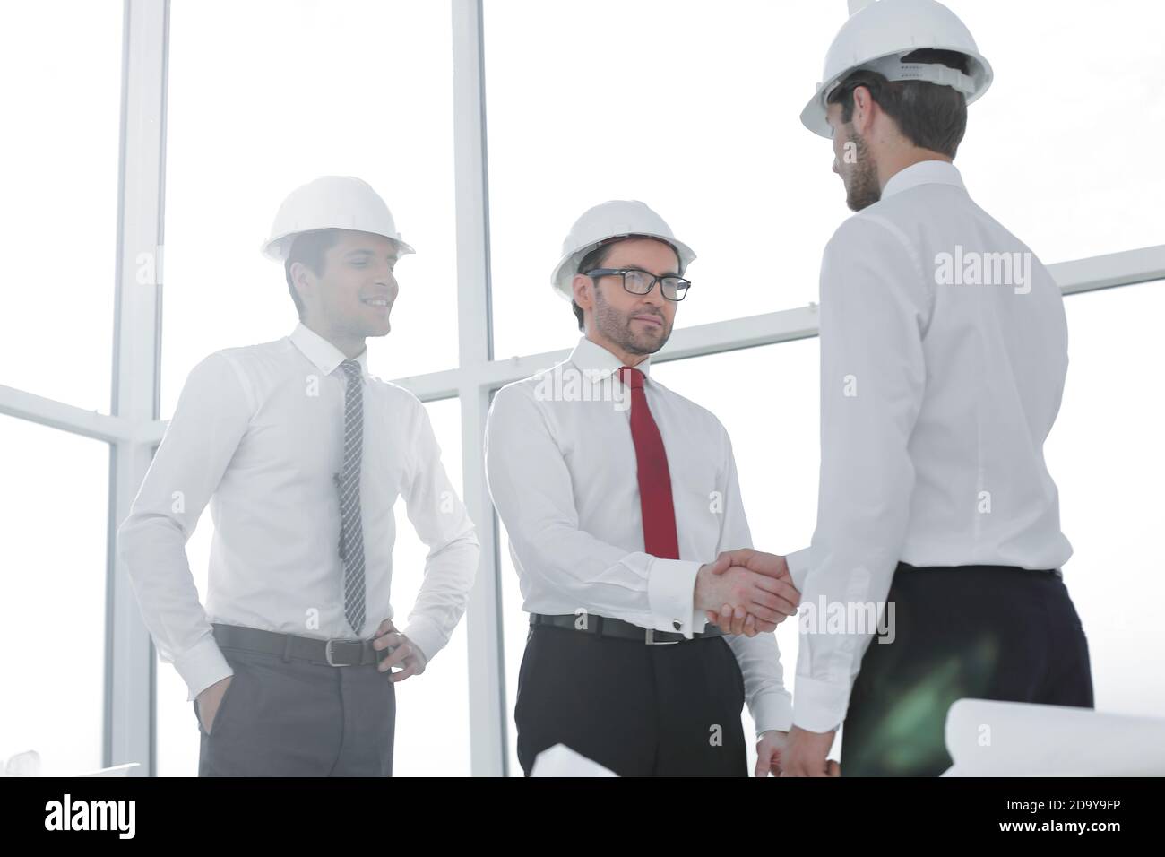 Architect and the engineering contractor shaking hands Stock Photo - Alamy