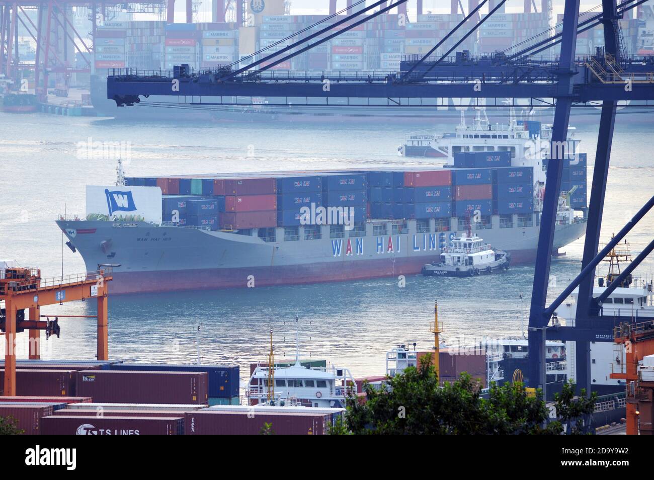 Wan Hai Lines container ship at Kwai Tsing Container Terminals, Hong ...