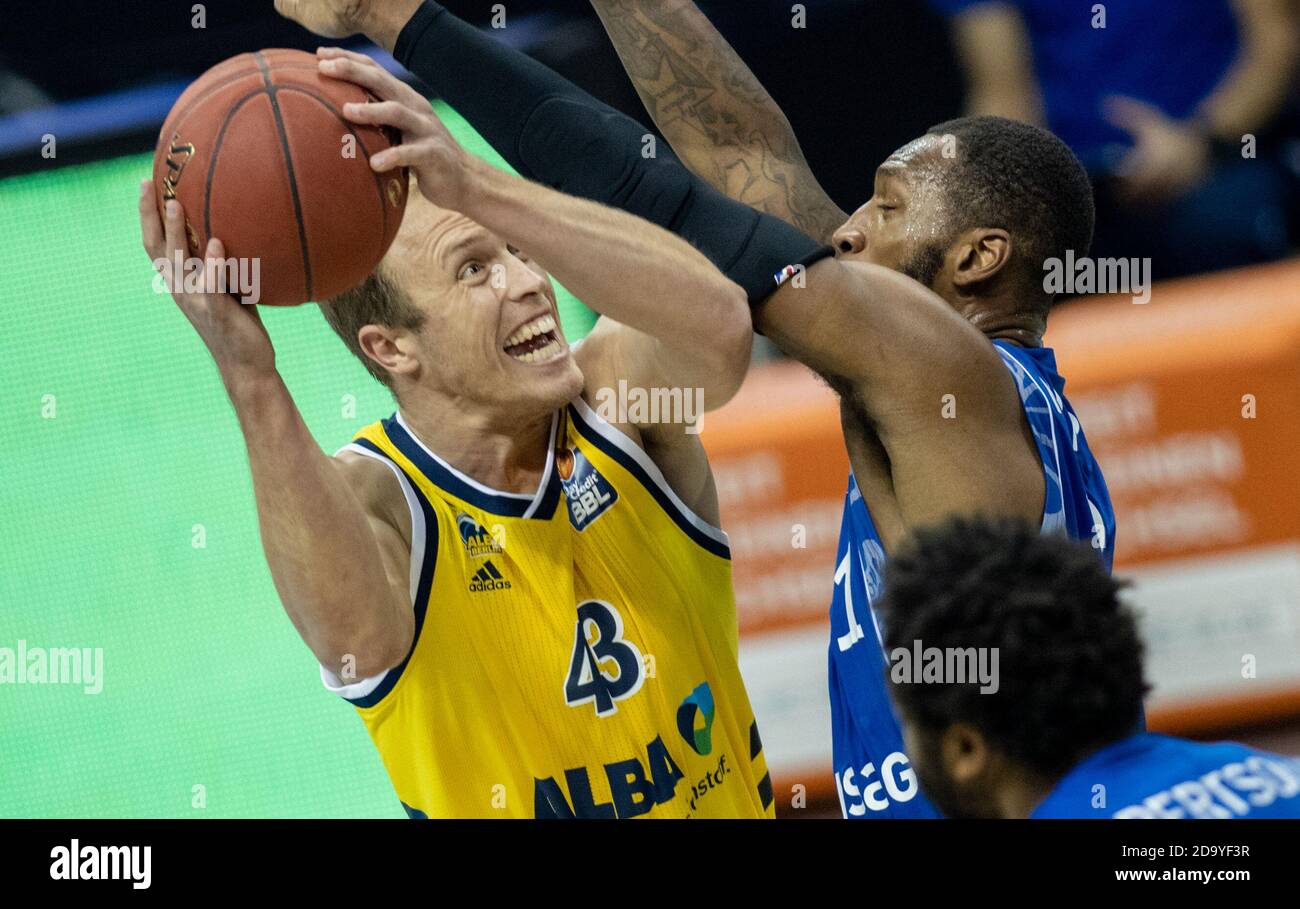 Berlin, Germany. 08th Nov, 2020. Basketball: Bundesliga, Alba Berlin ...