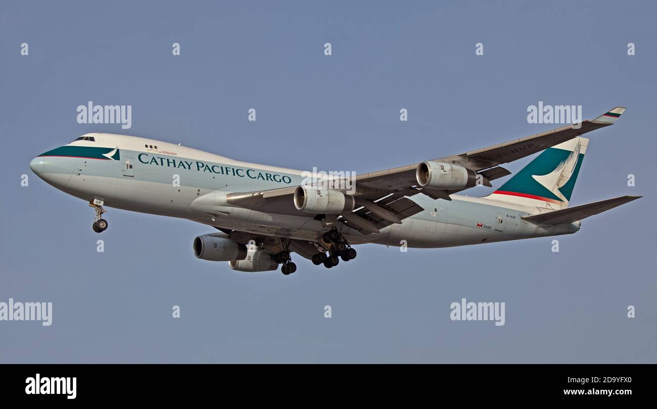 Cathay Pacific Boeing 747 B-HUP on final approach to London-Heathrow ...