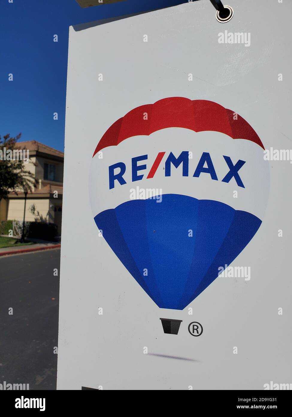 Remax hi-res stock photography and images - Alamy