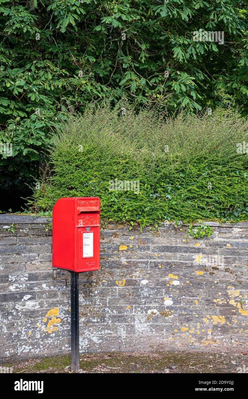 Red post box with ER engraved on front Stock Photo - Alamy