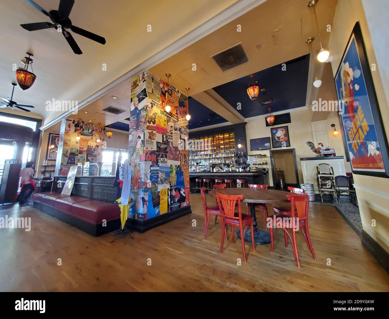 Chain to left of image hi-res stock photography and images - Alamy