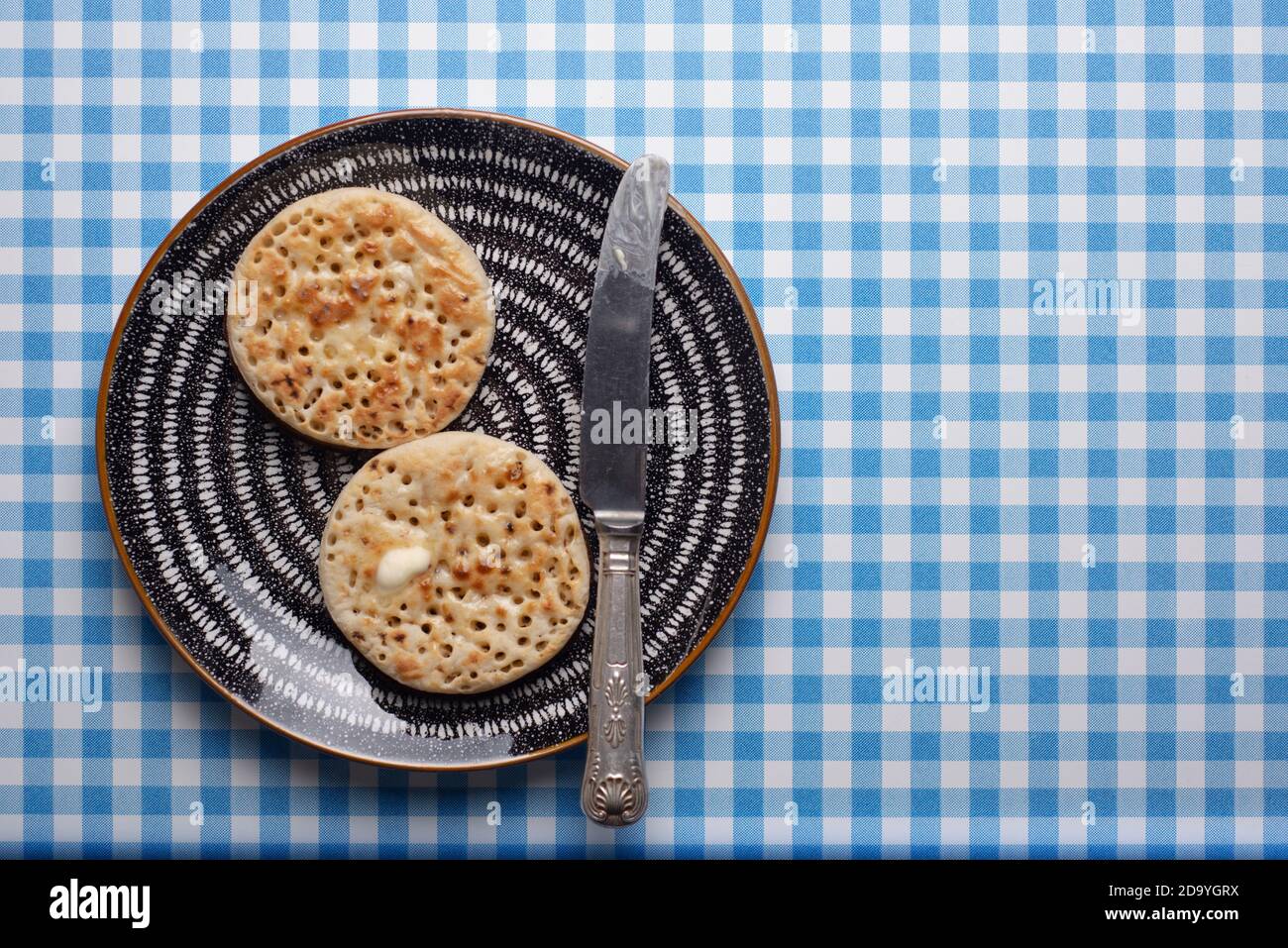Crumpets butter plate hi-res stock photography and images - Alamy