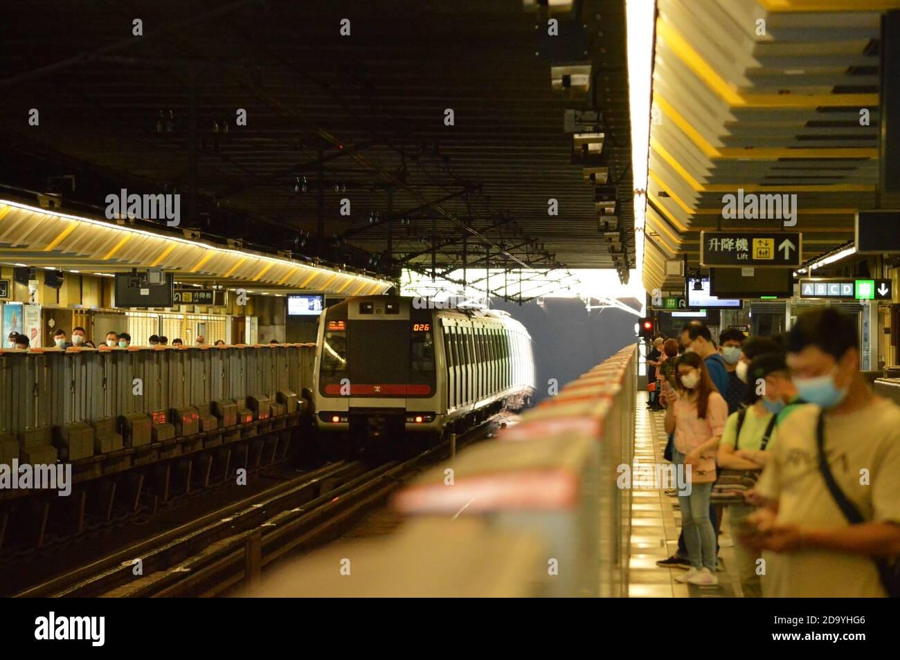 Metro train departing Kwai Hing Station, Hong Kong Stock Photo - Alamy