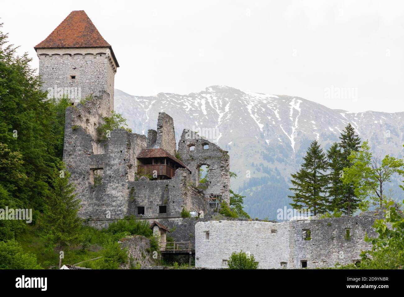 Slovenia grad kamen kamen castle hi-res stock photography and images ...