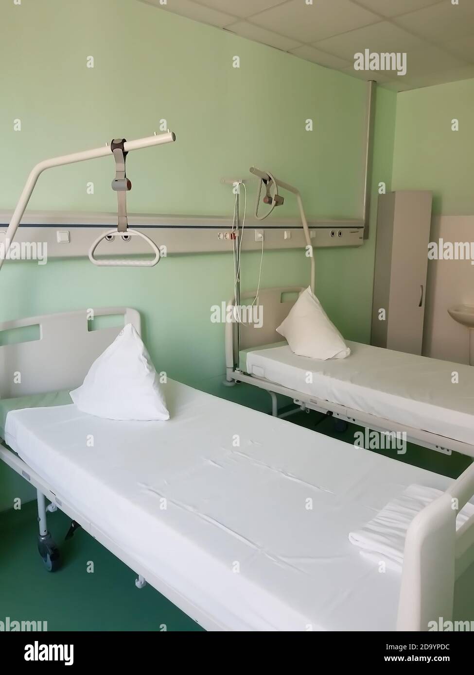 Broken back hospital hi-res stock photography and images - Alamy