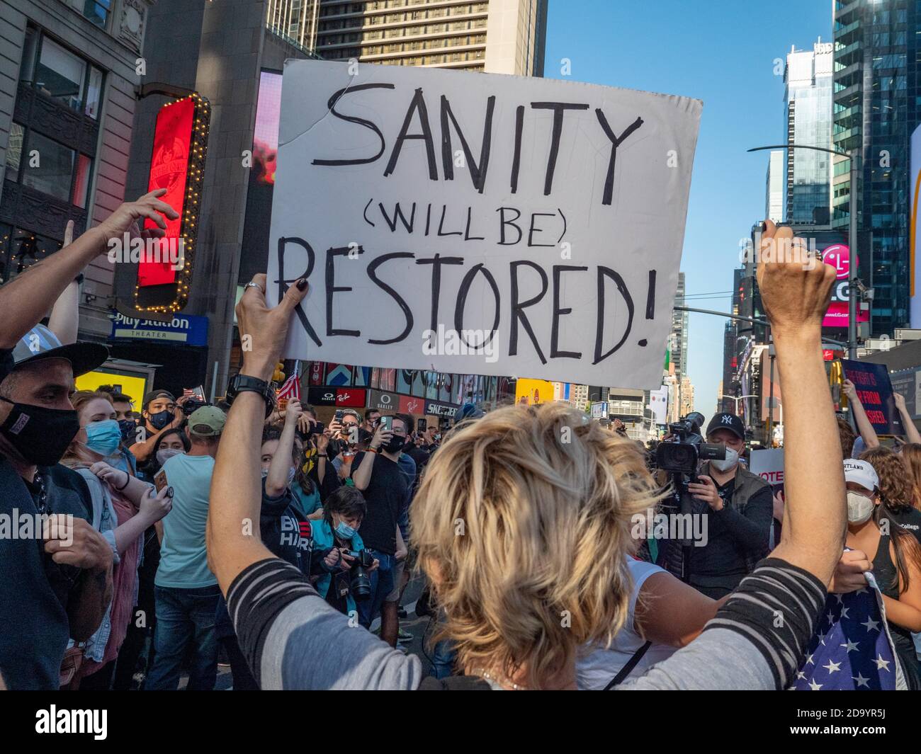 Donald trump victory times square hi-res stock photography and images ...
