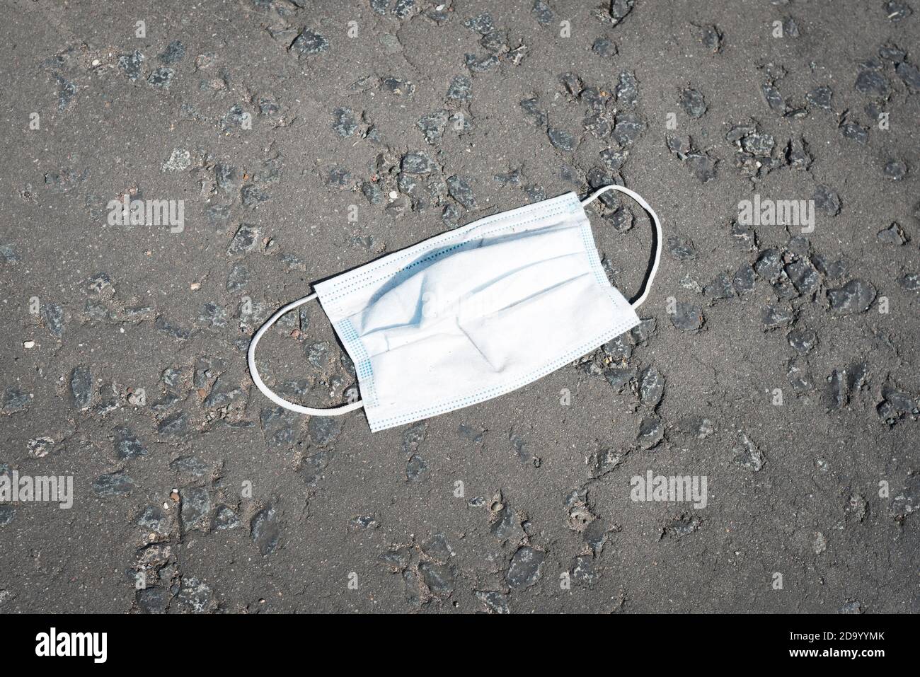 Littering facemask hi-res stock photography and images - Alamy